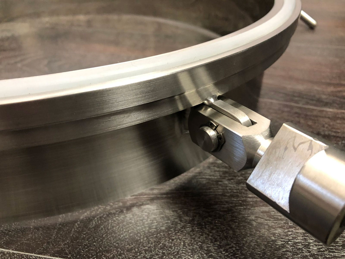 Glass manhole cover clamp || Brovarni - breweries manufacturer